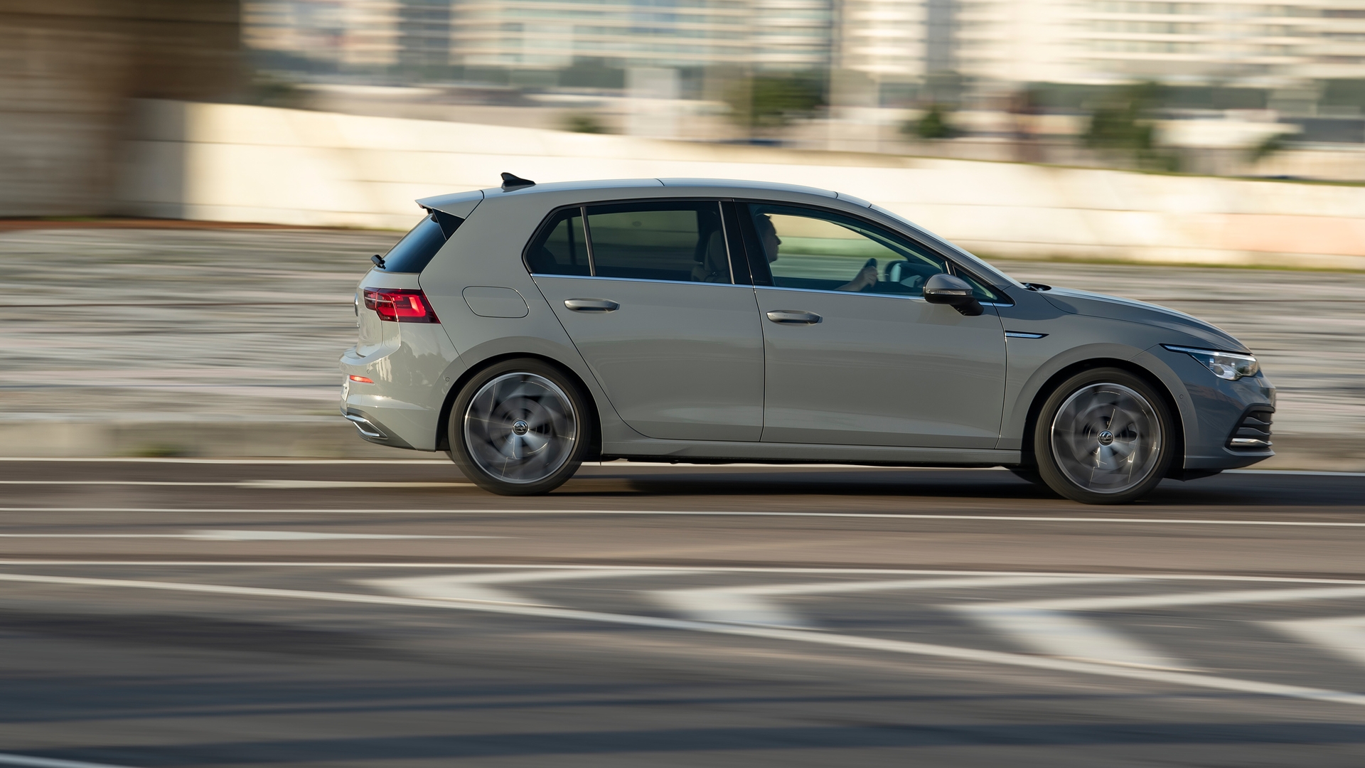 Δοκιμάζουμε το νέο Volkswagen Golf | Drive